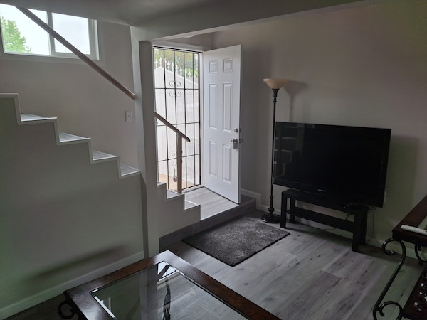 Cozy 1-bedroom Apartment In Charming West Covina With Ac, Wifi - La Puente, CA