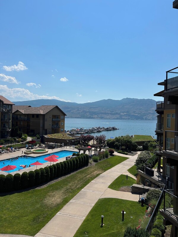 Lakeside View, Spacious 3-bedroom Condo @ Barona Beach Resort In West Kelowna. - Kelowna