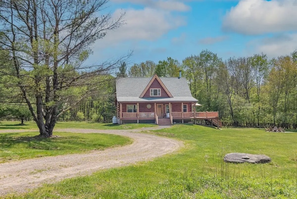 Stunning Log Cabin In Oneonta Set On 30 Acres - Oneonta, NY