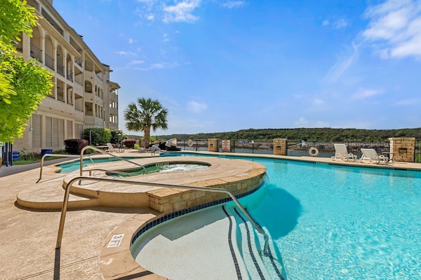Paradise Island - 2br/2ba Condo With Epic Views Of Lake And Pool - Lake Travis