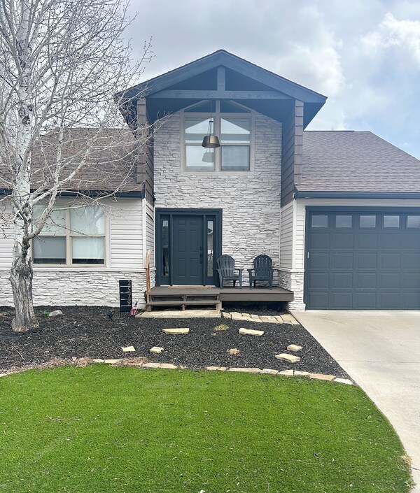 The Labirdie; Hot Tub, Putting Green, Luxe Retreat - Montrose, CO