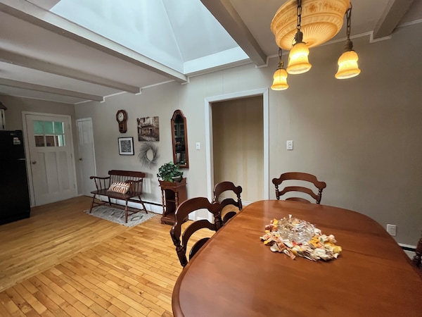 Truro , Cozy And Bright Main Floor- Sleeps 5! - Truro