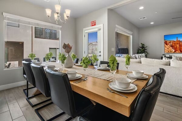 Sale! New Listing! Spacious 6-bedroom In Hurricane - Private Pool, Sleeps 22 - Hurricane, UT