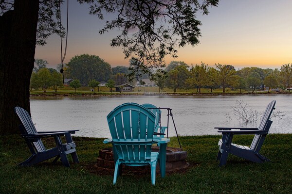 Waterfront Home + Arcade + Massage Chair + Firepit - Rockford, IL