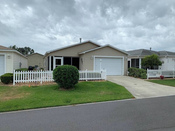 Experience The Villages, Between Lake Sumter & Brownwood! - Leesburg, FL