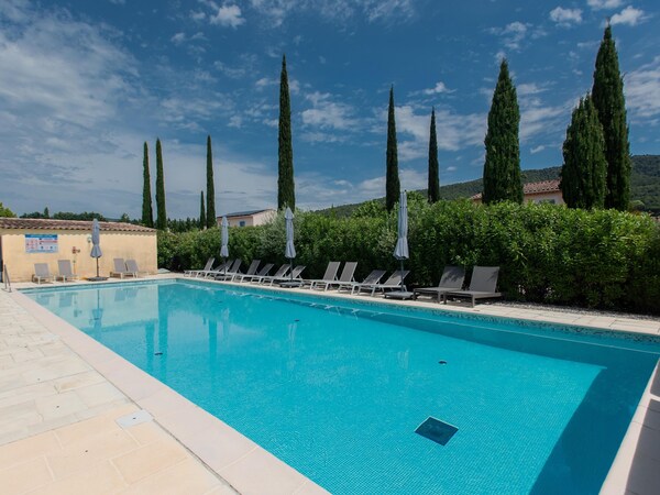 Villa In A Domain With A Pool And A Tenniscourt - Aups