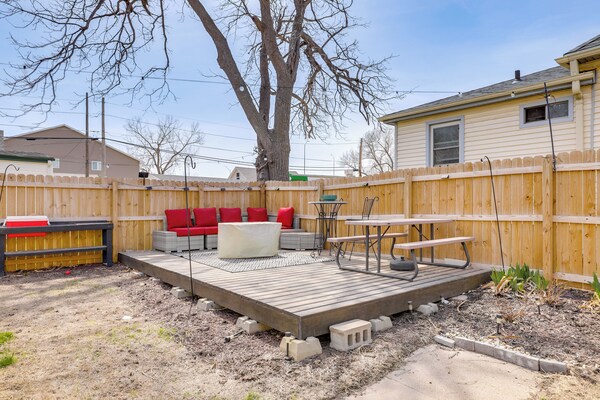 Walk To Memorial Stadium: Family Home W/ Patio - Nebraska