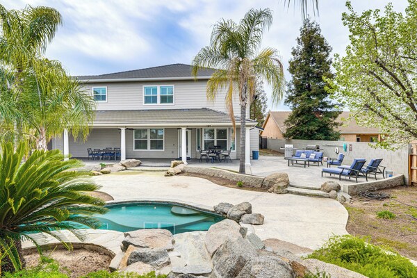 Pool & Private Theater: Porterville Group Getaway! - Porterville, CA