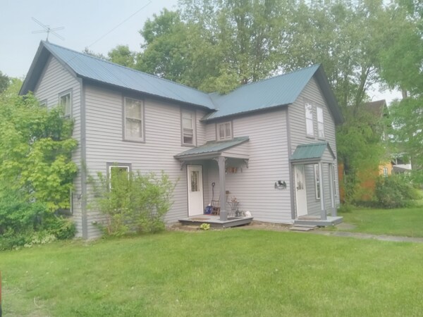 A  Clean And Cozy Centrally Located Rental,walking Distance To All Amenities - Lake Durant, NY