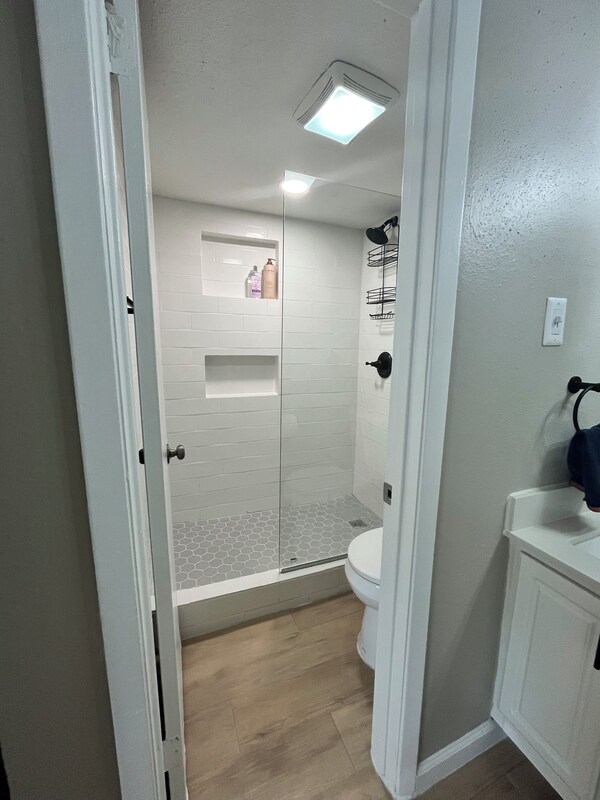 Mid-century Modern Atx Condo  Near South Congress - Buda, TX