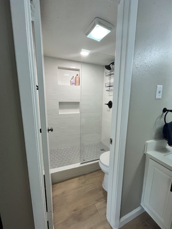 Mid-century Modern Atx Condo Near South Congress - Buda, TX