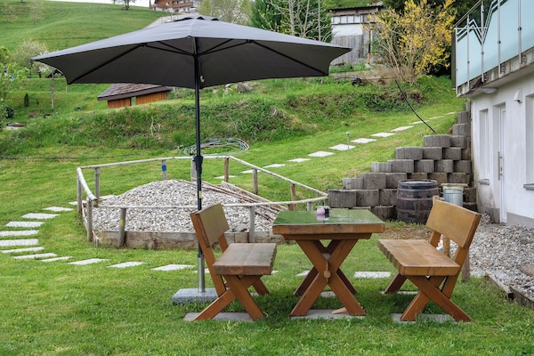 Ferienwohnung 'Im Grünen' Mit Bergblick, Privatem Garten Und Wi-fi - Oberried