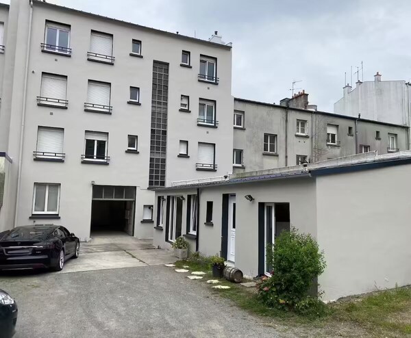 Joyeux Apartment With Private Parking - Brest
