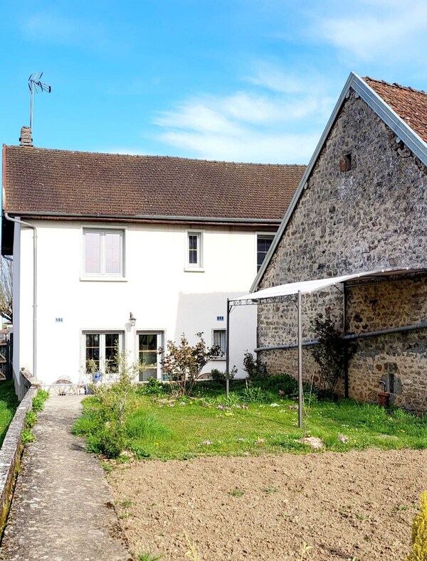 Tbm Gîte Maison De Campagne Entièrement Rénové Et Au Calme - Semur-en-Auxois