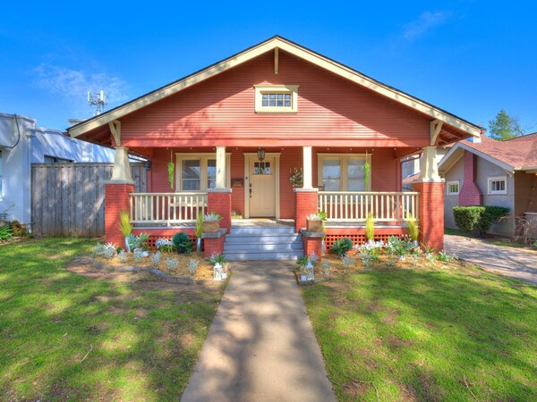 The Deco Dreamhouse On Cherry St., A Charming 1924 Art Deco Bungalow In Tulsa - Tulsa, OK