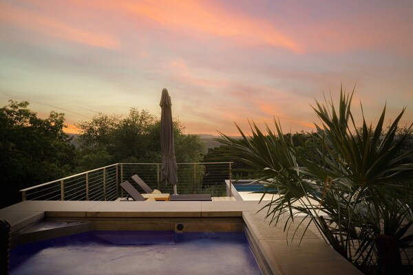 Hill Country Haven | Hot Tub | Pool | Scenic Views! - Lakeway, TX
