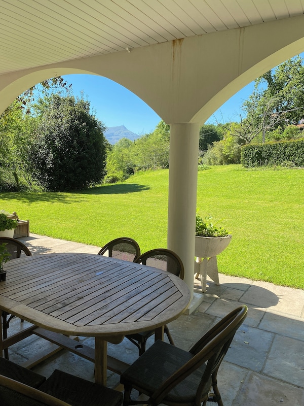 Rez-de-chaussée D'une Villa Avec Jardin, Quartier Résidentiel De Chantaco - Sare