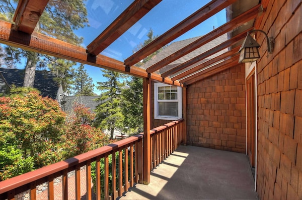 Matternhorn Peak Lodge - For 12! - Lake Arrowhead, CA