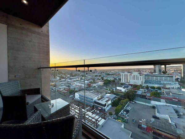 Downtown Tj Ave Revolucion 1br Suite 10th Floor - San Ysidro - San Diego