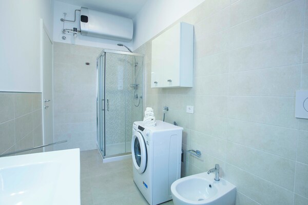 Rota 64 Guest House - Monza Two-room Apartment For Comfortable And Well-connected Stay. - Cologno Monzese