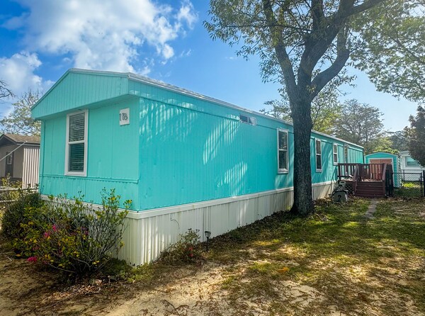 A Peach At The Beach - Walk To Beach, Fully Renovated - Southport, NC