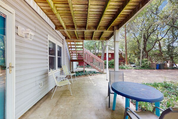 Perfect 2br Getaway With Partial A/c, Full Kitchen And Relaxing Patio - Emerald Isle, NC