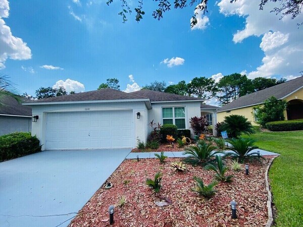 Last Minute Disney Getaway! Villa With Private Pool & Hot Tub. Book Now! #128903 - Haines City, FL