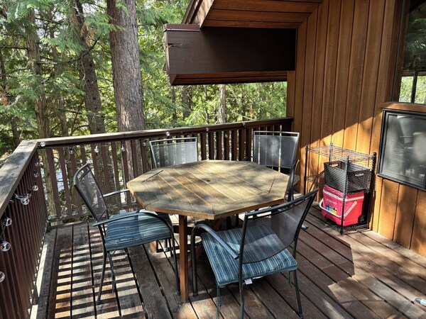Chalet Chic. Private Lakefront. Children's Fish Pond. Explore Glacier, Ski, Hike - Whitefish, MT