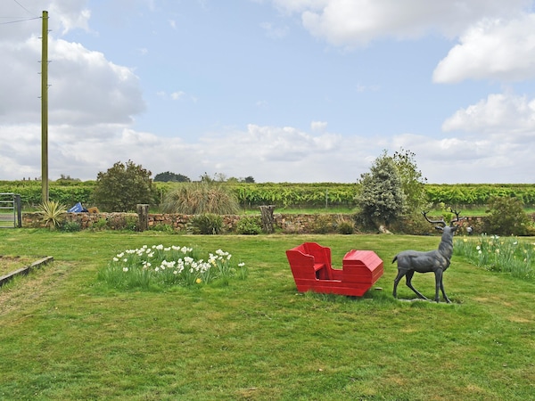 Charming Bunglalow Close To The Beach. - West Mersea