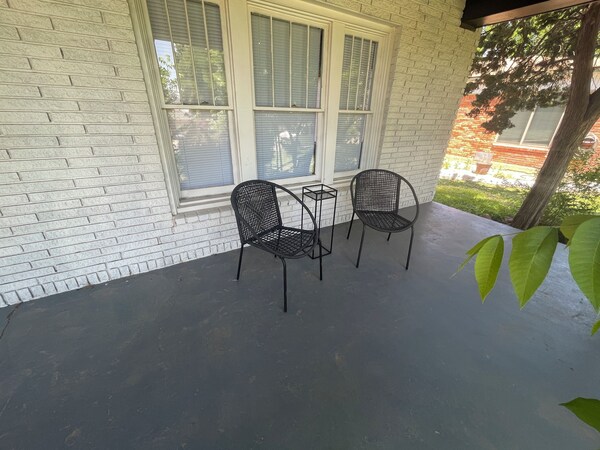 Your Amarillo Escape  Perfect For Groups! Spacious 4-bedrooms And 2.5-bathrooms - Amarillo, TX