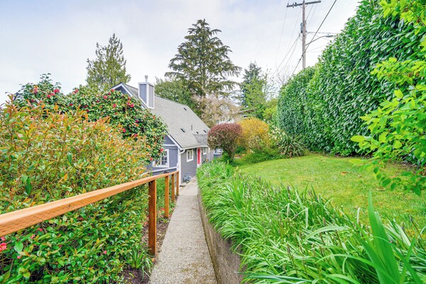 Walk To Beaches: Waterfront Home In Port Orchard! - Port Orchard, WA