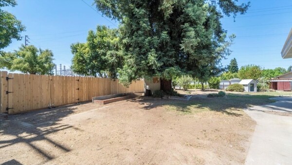 5-br/3-ba - Luxury - Spacious - Outdoor Theater - Pool Table - Modesto, CA