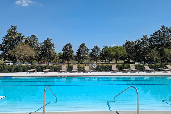Centrally Located And Family Friendly With Shared Pool, Playground, Wifi - Lake Mary, FL