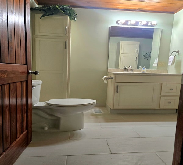 Cozy 2-bedroom Cabin Where You Can Enjoy A Quiet "Get Back To Nature" Time. - Heber Springs, AR
