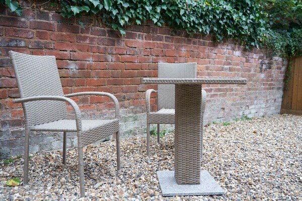 Stylish Central Garden Apartment By Kahuna Stays - Gloucester