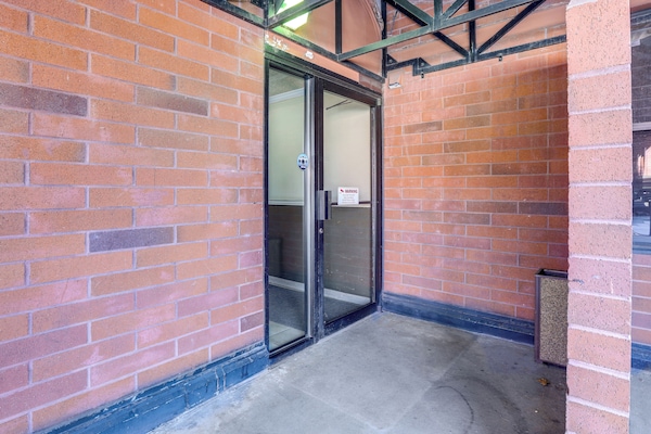 < 1 Mi To Downtown Denver: Condo W/ Pool Access! - Denver, CO