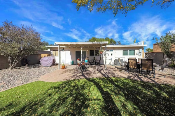 Roadrunner Nest- A Fun Lake Adjacent 3-bedroom House With Ac, Wifi In Tucson - Tucson, AZ