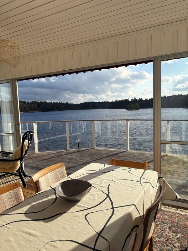The Swedish Lakehouse With A Guesthouse-private Dock With A Rowboat - Trollhättan