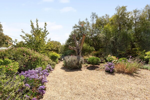 Idyllic, Peaceful And Historical "Coath Cottage" Minutes From Bendigo's Cbd - Bendigo
