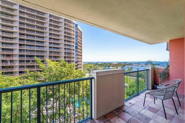 Bayview Bliss: 2br/2ba Condo In Coconut Grove- Parking Included - Palmetto Bay, FL