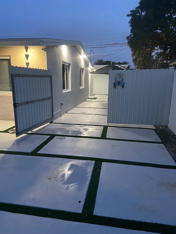 Rise Vacstion - Hialeah, FL