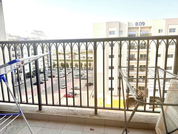 Luxurious 1-bedroom Apartment In A Prime Location Close To Dubai Airport - Sharjah