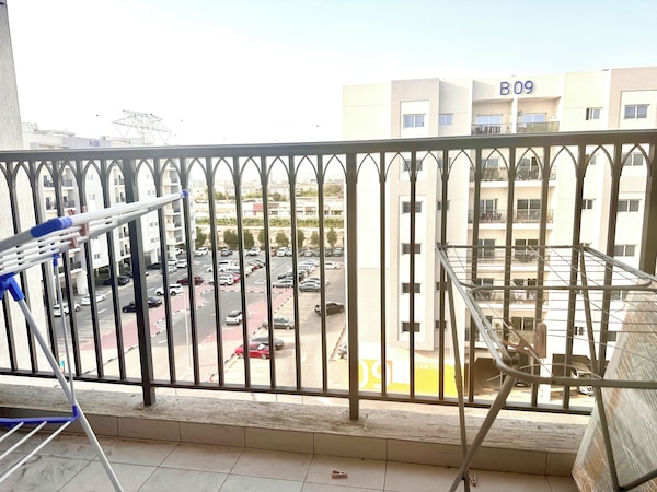 Luxurious 1-bedroom Apartment In A Prime Location Close To Dubai Airport - Sharjah