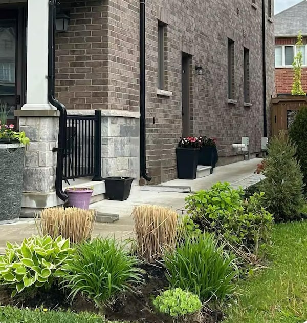 Stylish Modern Luxury Stay - Burlington