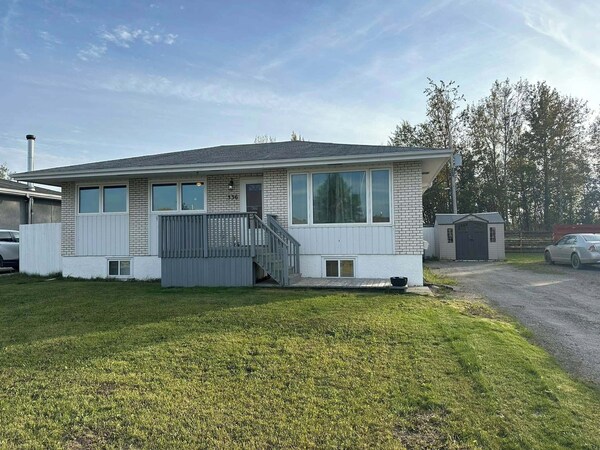 5 Bedrooms, 2 Kitchens, Free Parking, Newly Renovated - Thompson