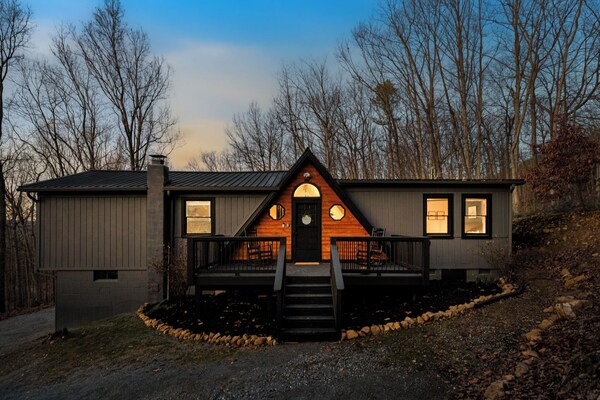 Stylish & Secluded A-frame Cabin In Shenandoah With Hot Tub, Firepit & Arcade - Luray, VA