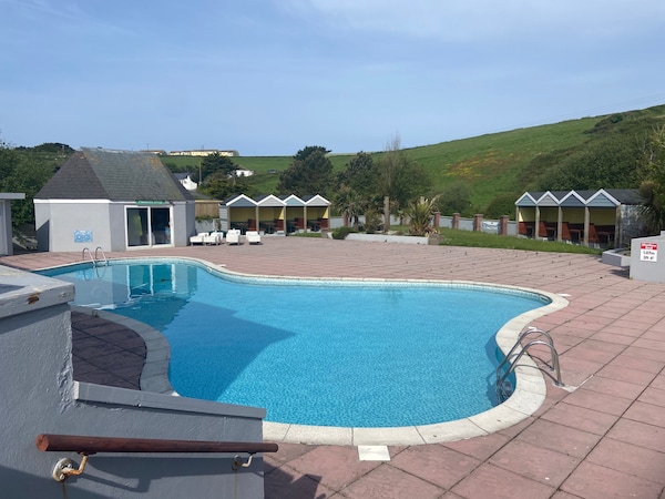 Newquay Bay - 3-bed Caravan - Sleeps 6 - Newquay