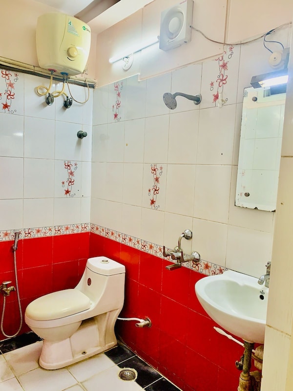 Fully Furnished 2bhk House At First Floor With Ac's. @Center Of The City - 海得拉巴