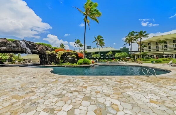 Beachfront Beauty In Kauai - Kauai, HI