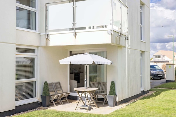 Stylish Ground Floor Apartment With Sea Views - West Wittering